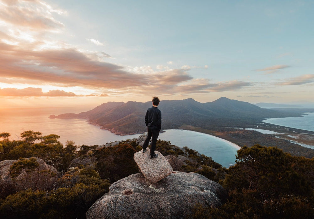 Chasing Dawn: Conquering Mt Amos for the Perfect Sunrise – Peter Yan Studio
